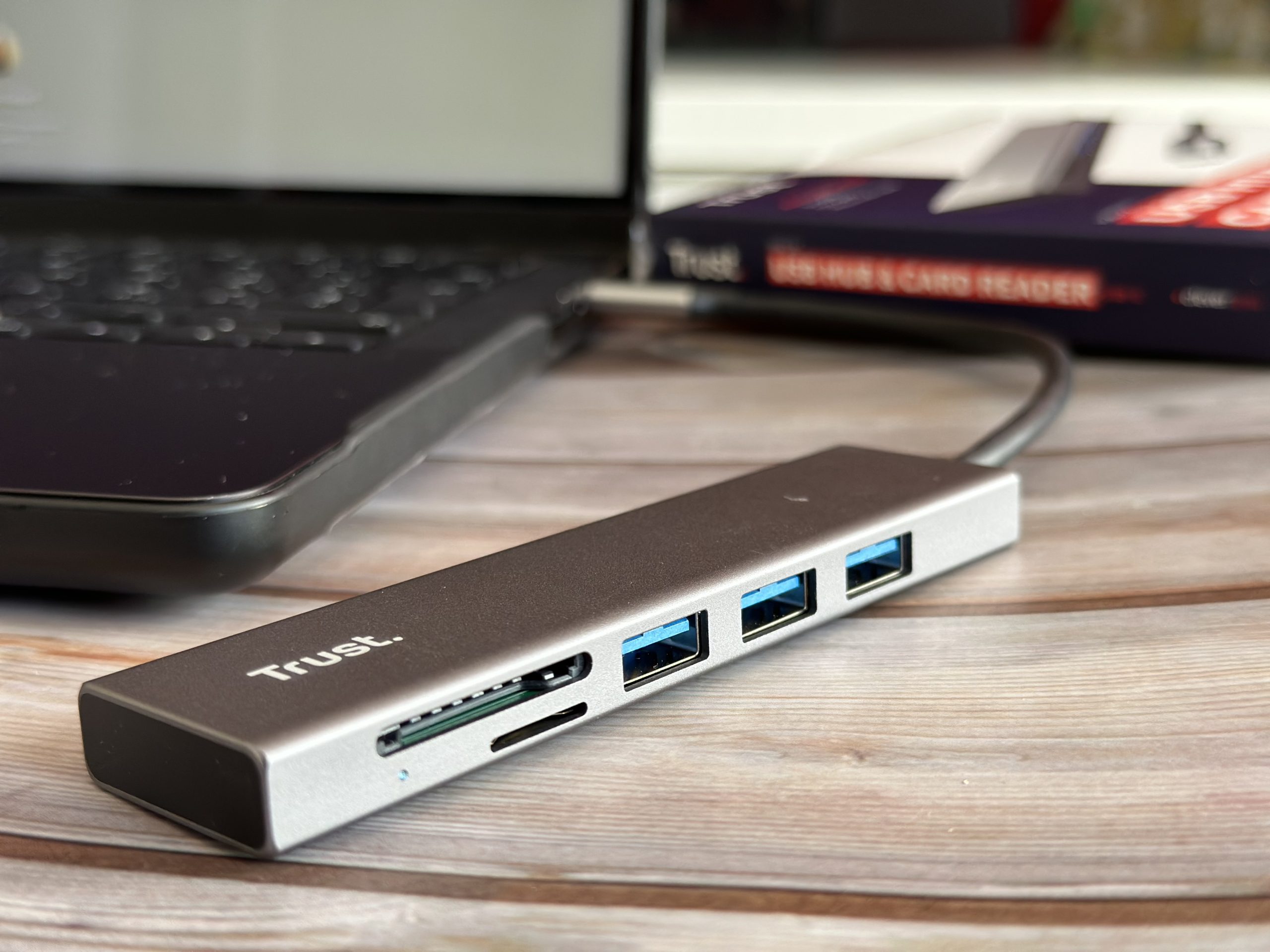 Recensione Trust Halyx Fast USB-C Hub & Card Reader